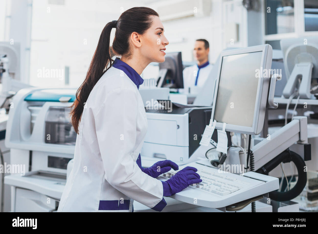 Microbiology lab computer hi-res stock photography and images - Alamy