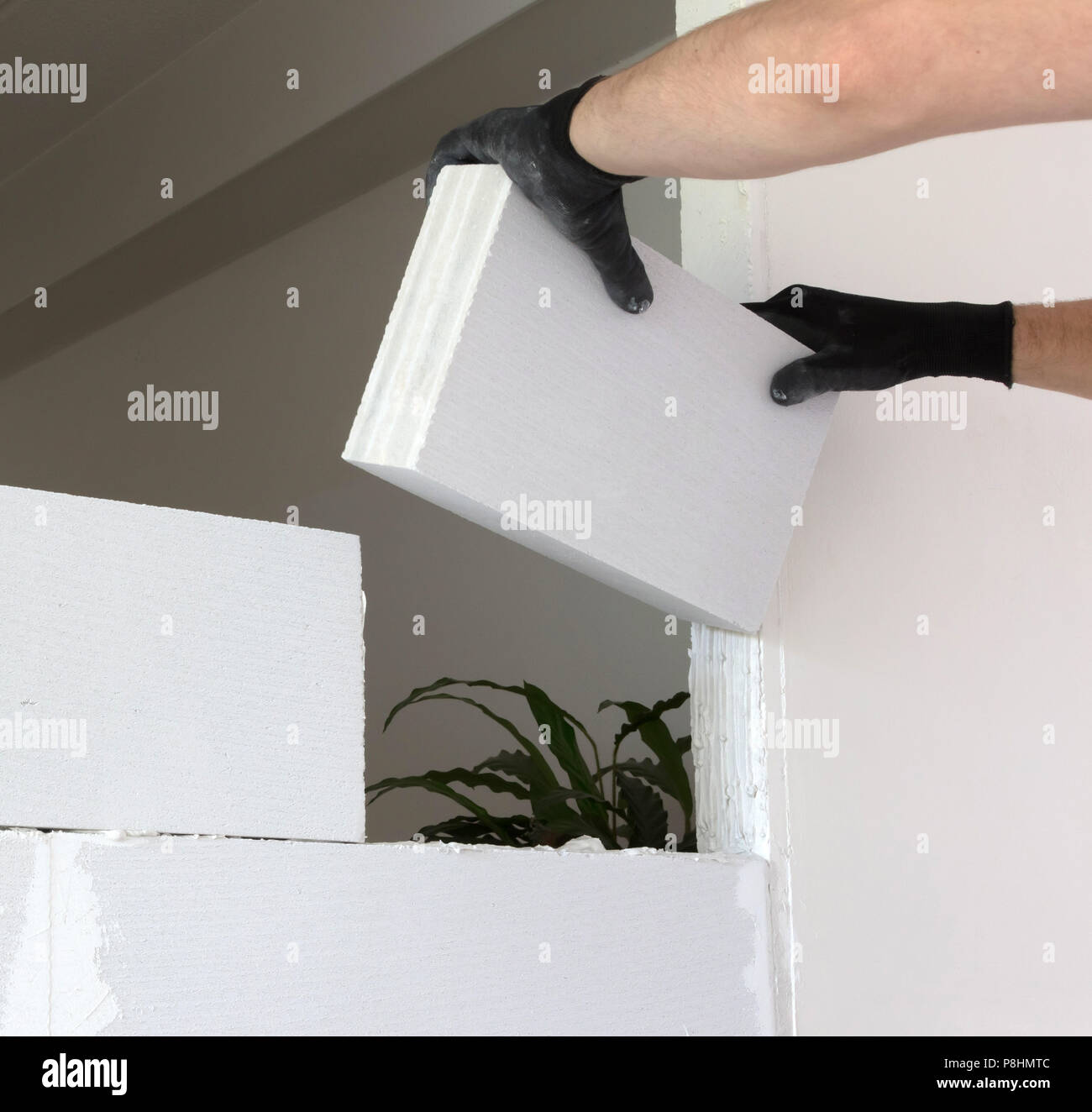 Building a small wall with lightweight concrete blocks - Do it yourself ...