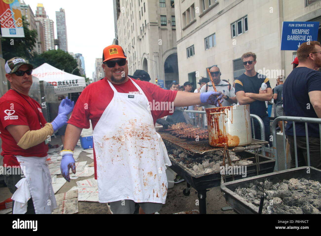 New york city park bbq hi-res stock photography and images - Alamy