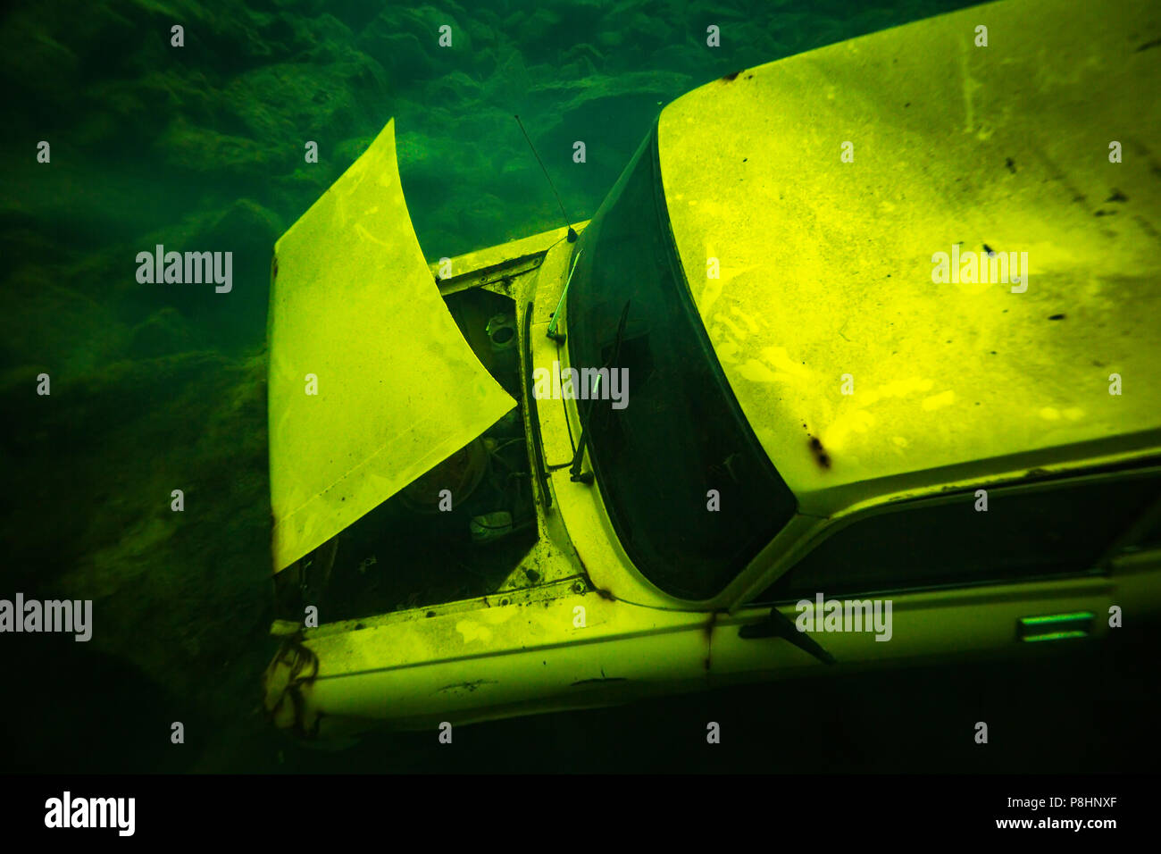 Underwater car lake hi-res stock photography and images - Alamy