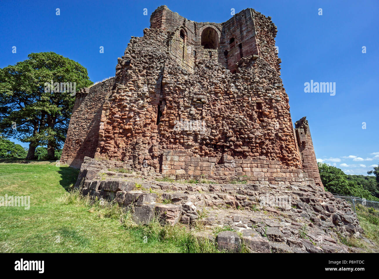 Historic Environment Scotland Bothwell Castle in Uddingston Lanarkshire ...