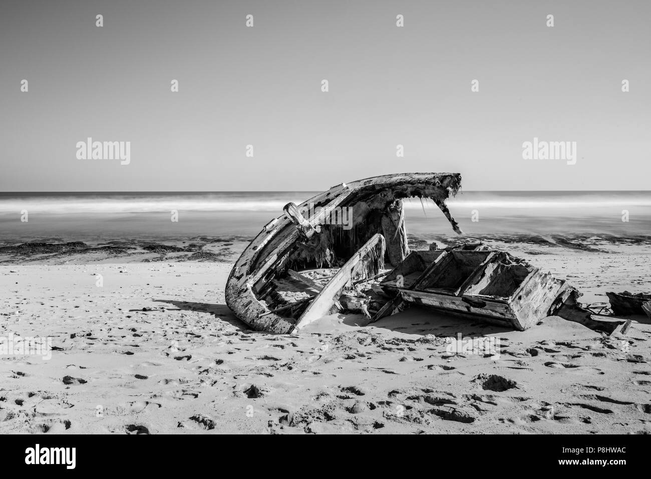 Barco hundido en pangadangaran hi-res stock photography and images - Alamy