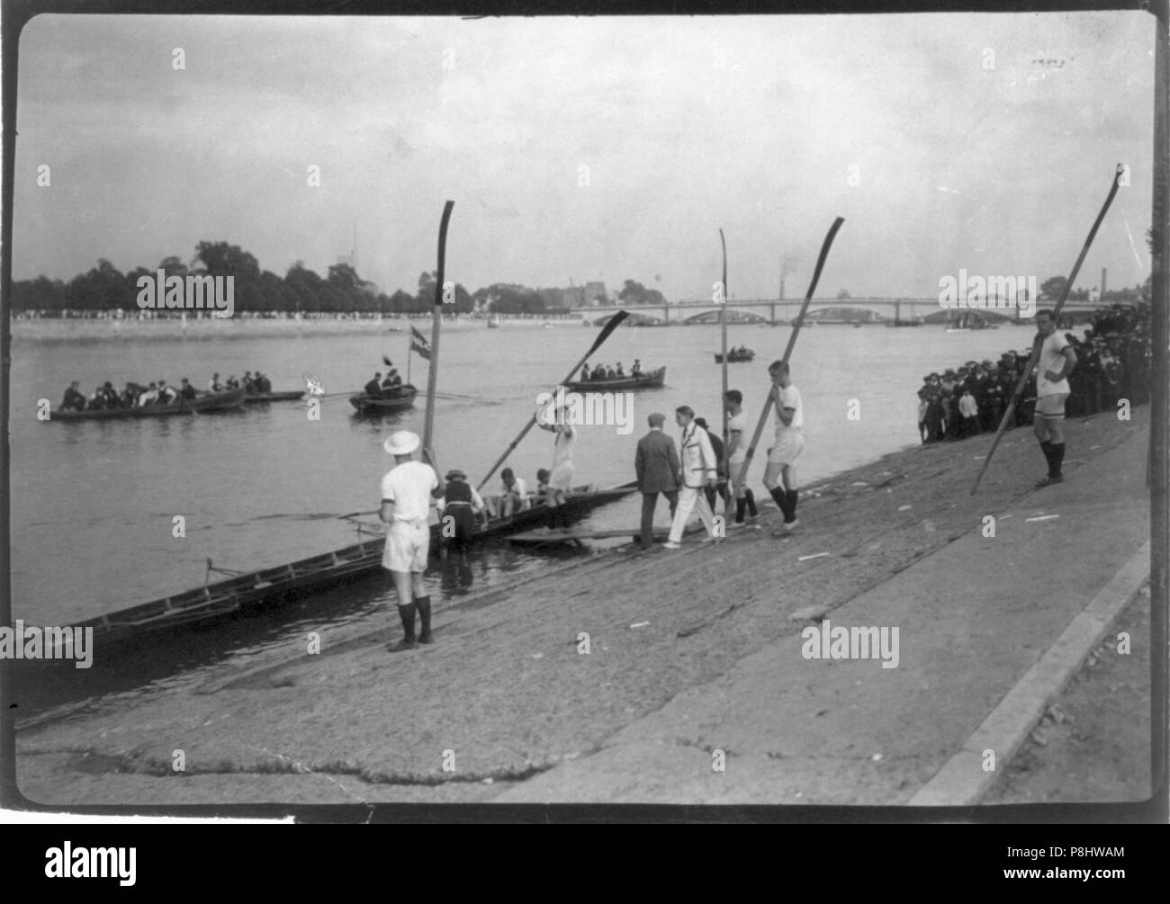 8-oar shell race between Harvard and Cambridge. Cambridge, Mass. 1906 ...