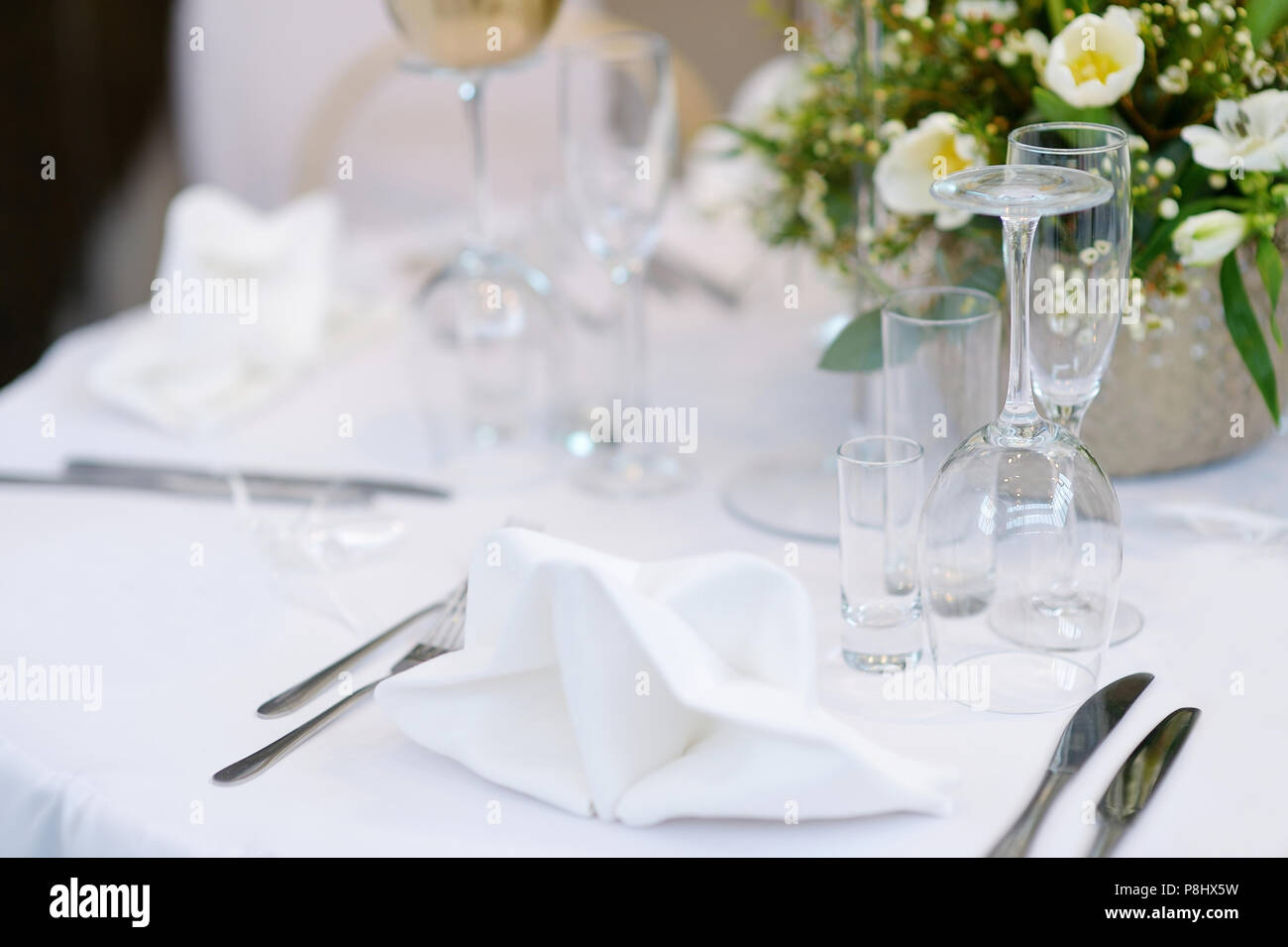 Table setting for an event party or wedding reception Stock Photo - Alamy