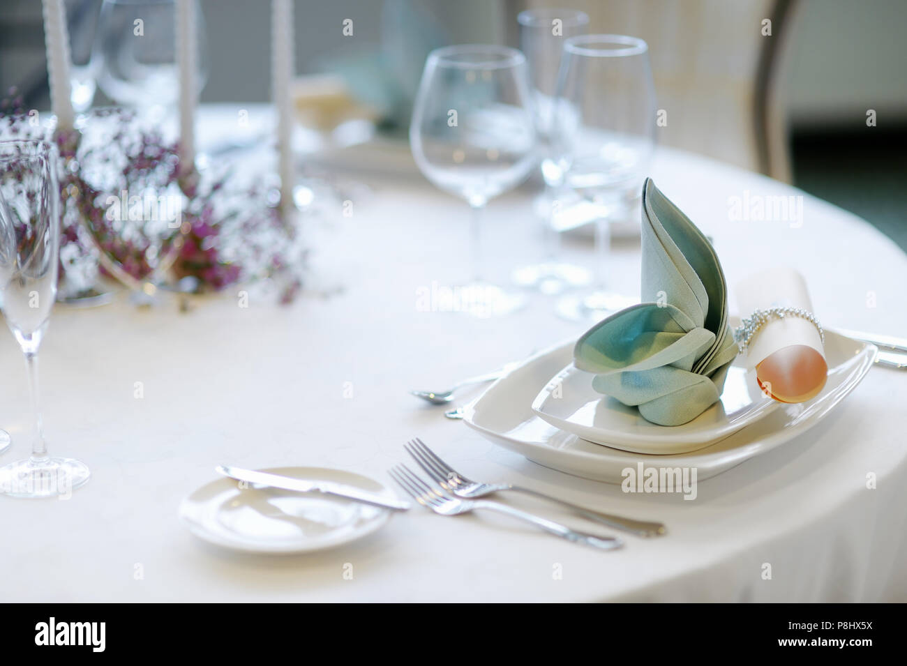 Table setting for an event party or wedding reception Stock Photo - Alamy