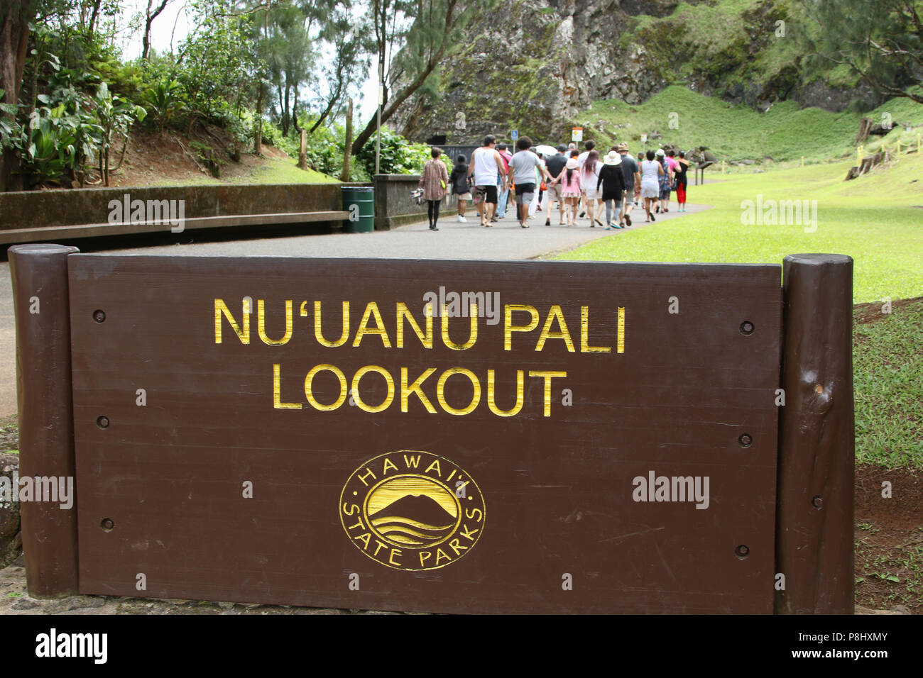 Nu'Uanu Pali Lookout sign. Oahu Island, Hawaii, USA Stock Photo - Alamy