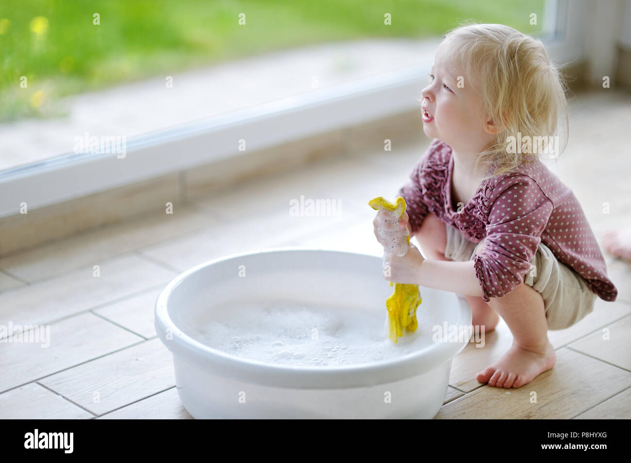 Little toddler girl helping her mom to clean up Stock Photo - Alamy