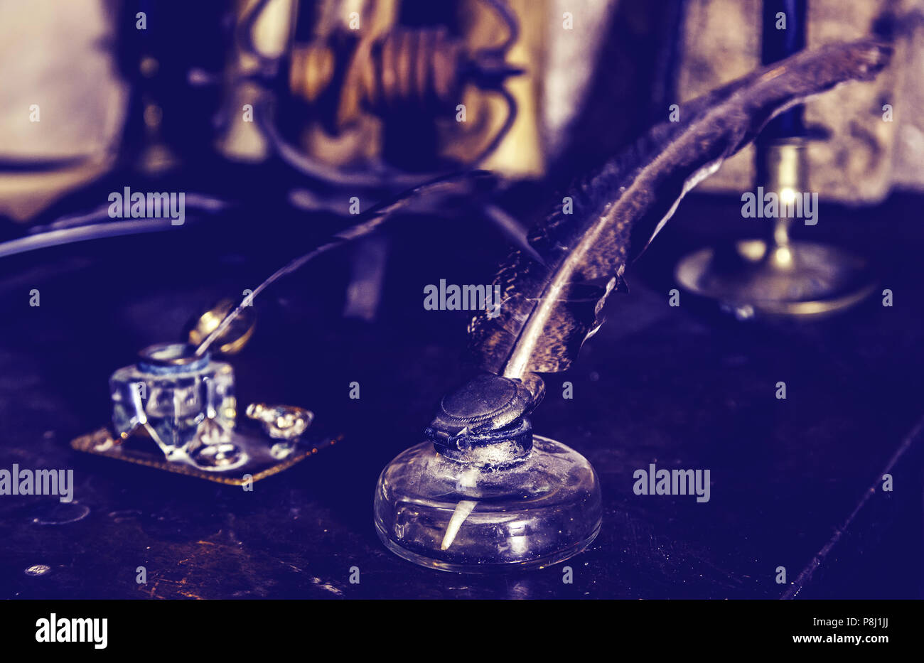 Old school desk fountain pen hi-res stock photography and images - Alamy