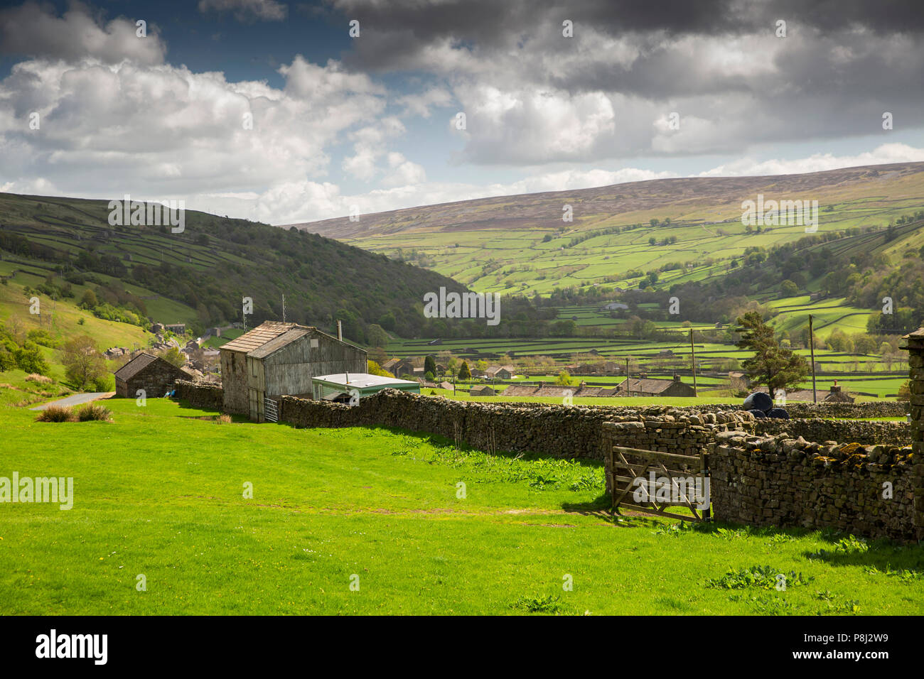 UK, England, Yorkshire, Swaledale, Dyke Heads, Gunnerside village from ...