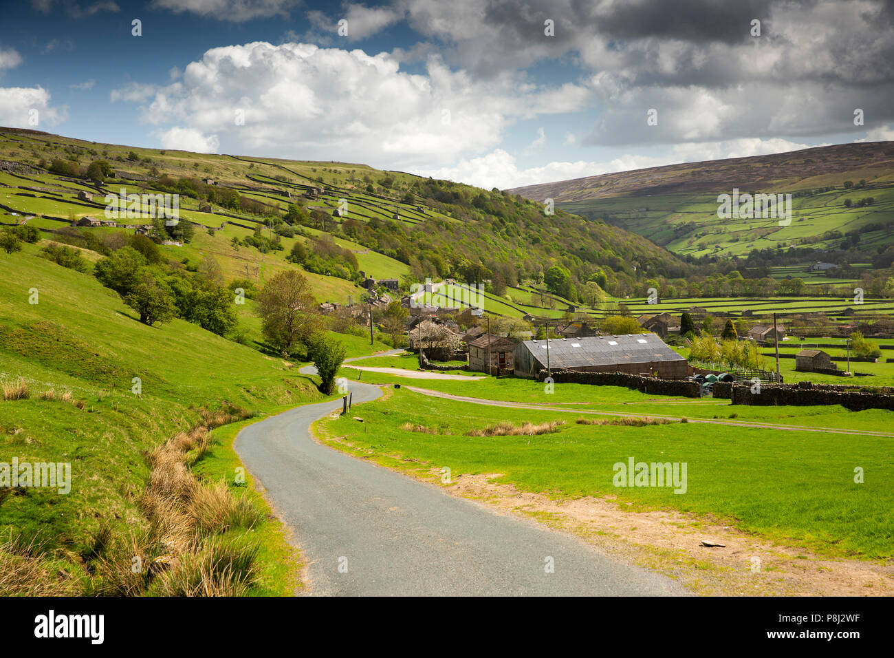 UK, England, Yorkshire, Swaledale, Dyke Heads, Gunnerside village from ...