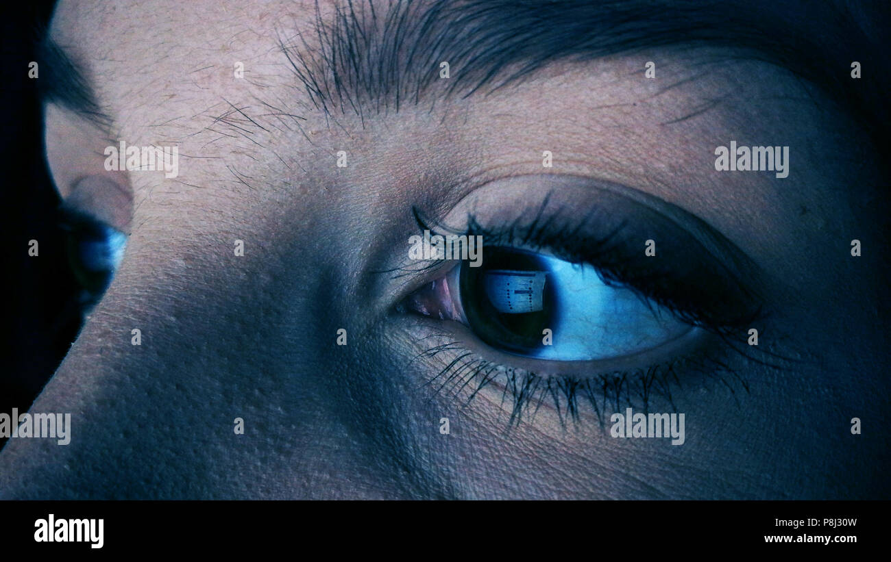 Social media addiction woman hi-res stock photography and images - Alamy