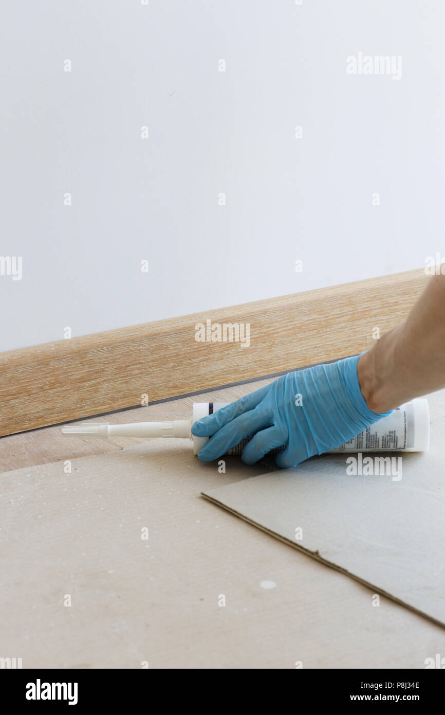 Wooden plinth installation. Closeup Stock Photo - Alamy