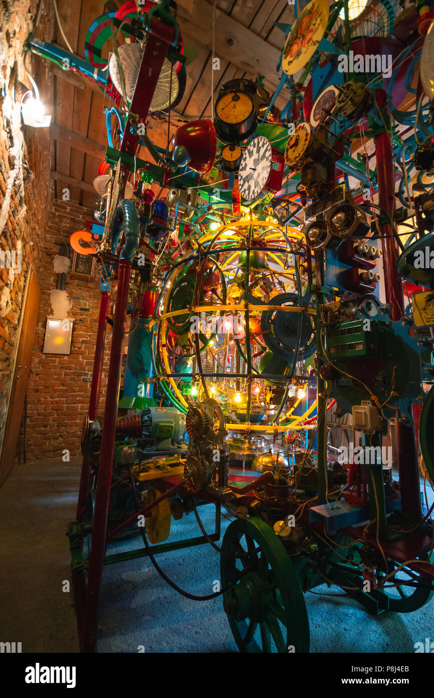 Old world machine hi-res stock photography and images - Alamy