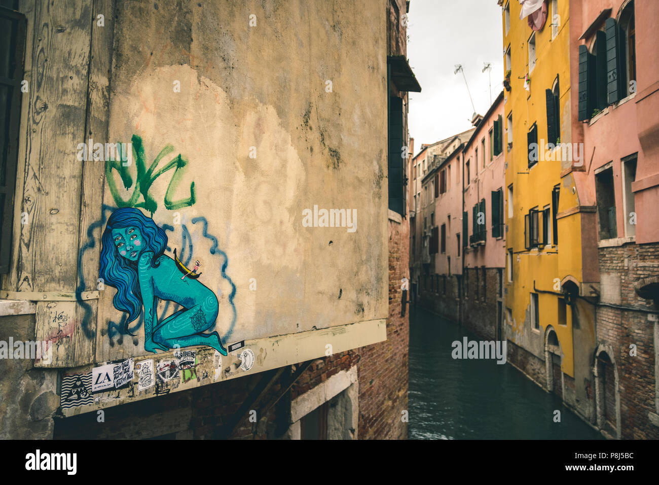 Venice italy wall graffiti hi-res stock photography and images - Alamy
