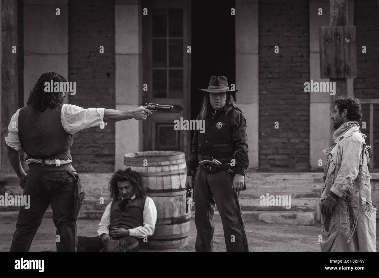 Mexican standoff hi-res stock photography and images - Alamy