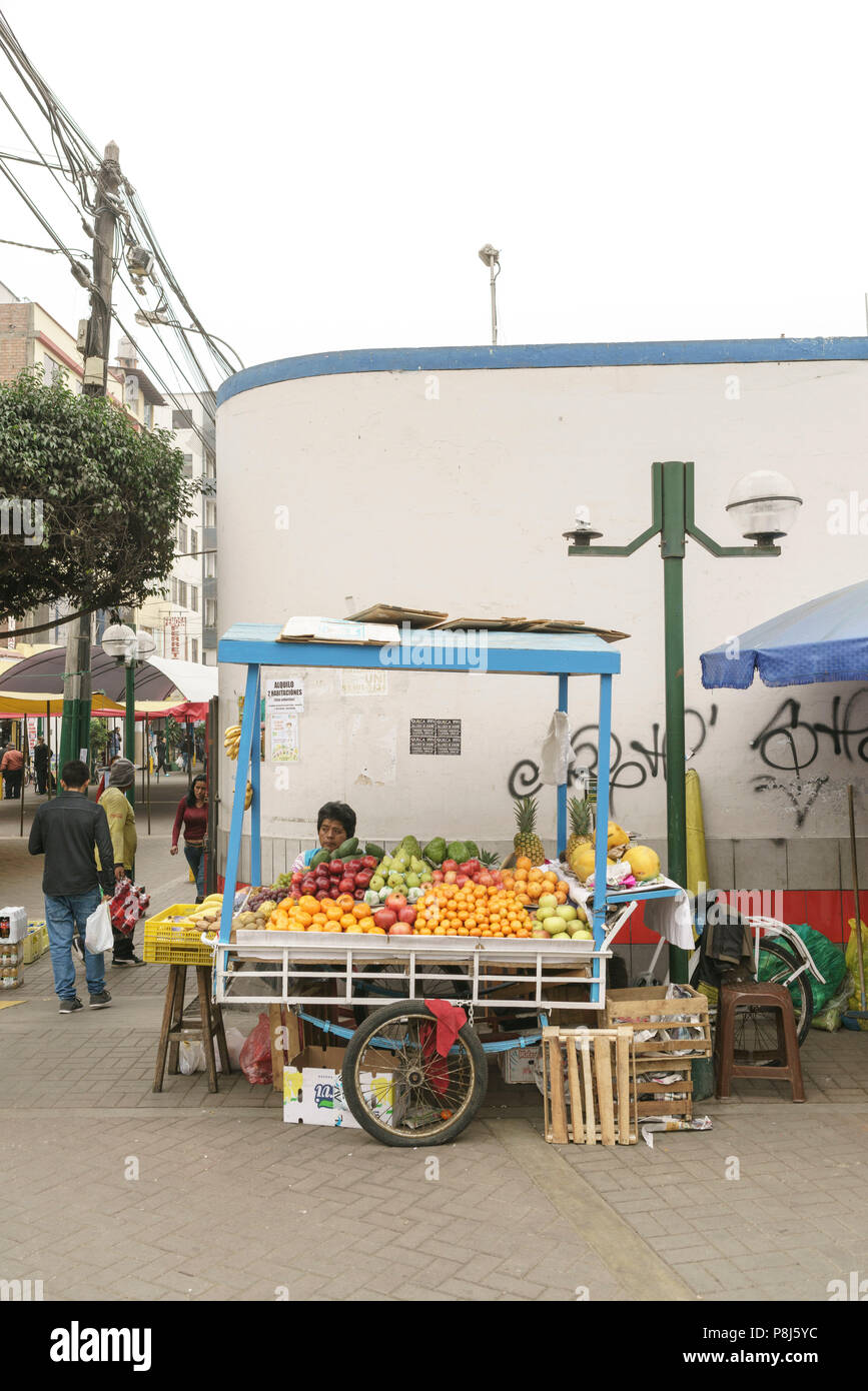 Fruits market stall mercado hi-res stock photography and images - Alamy