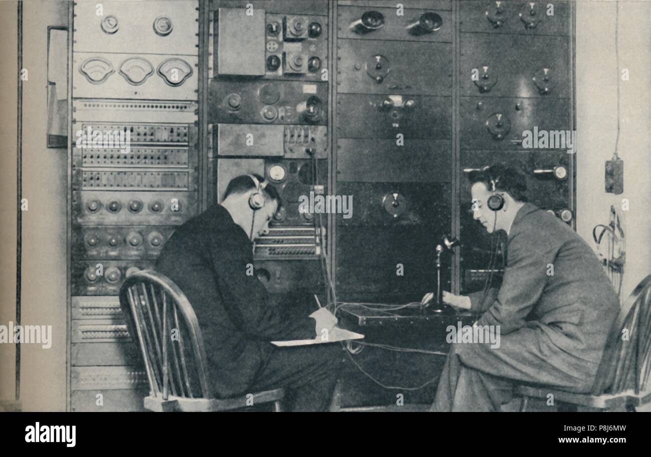 Telephone switchboard 1930s hi-res stock photography and images - Alamy