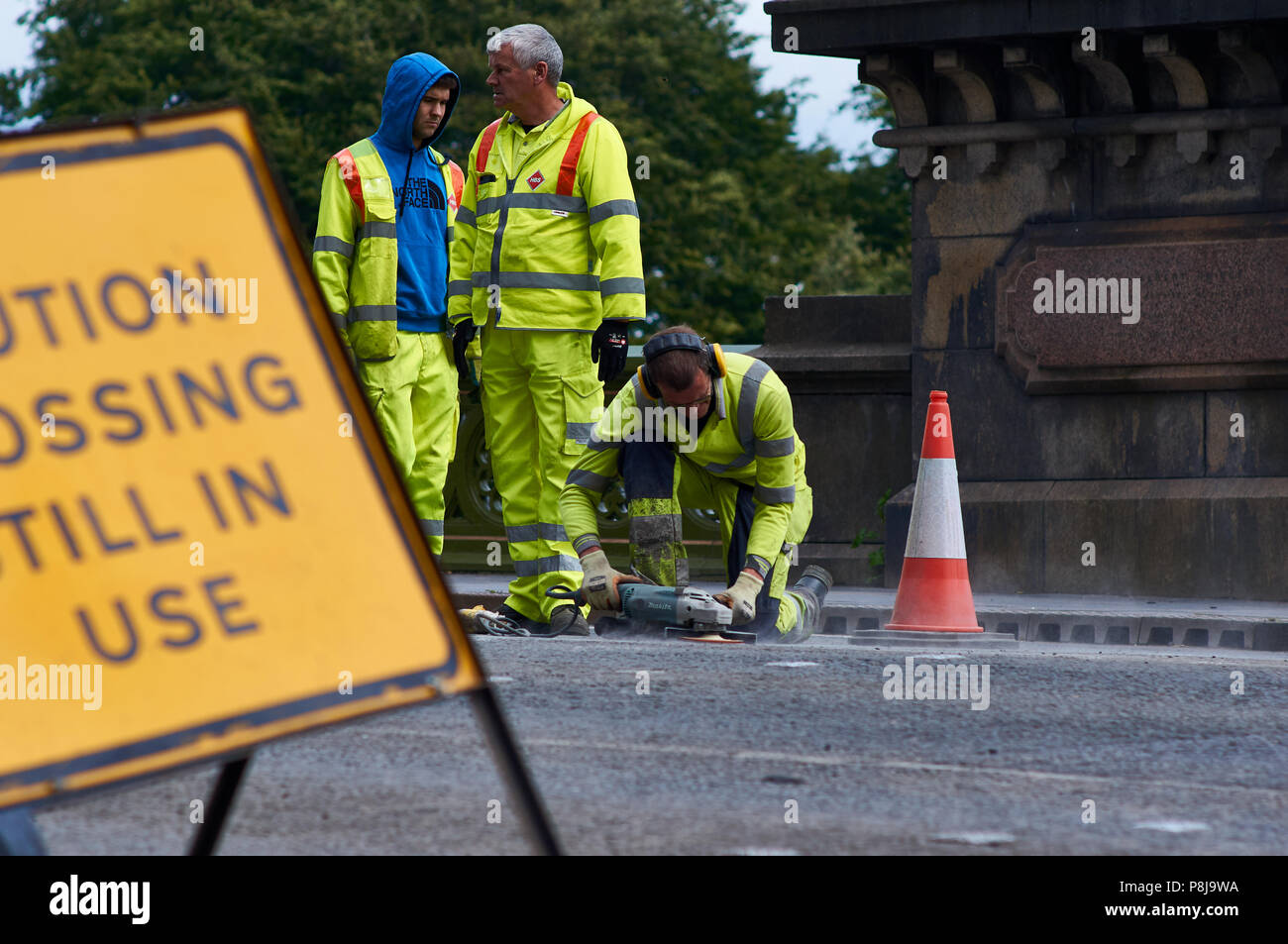 Bridge maintenance work hi-res stock photography and images - Alamy