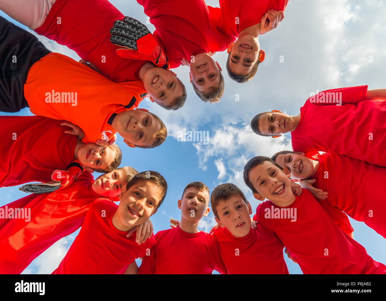 Soccer team huddle kids hi-res stock photography and images - Alamy