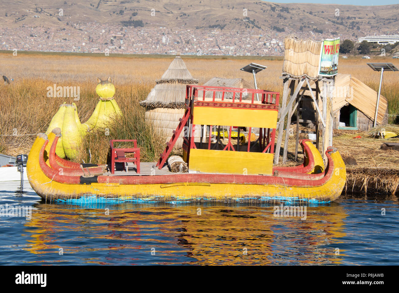 PERU SURAMERICANA lago ticaca Stock Photo - Alamy