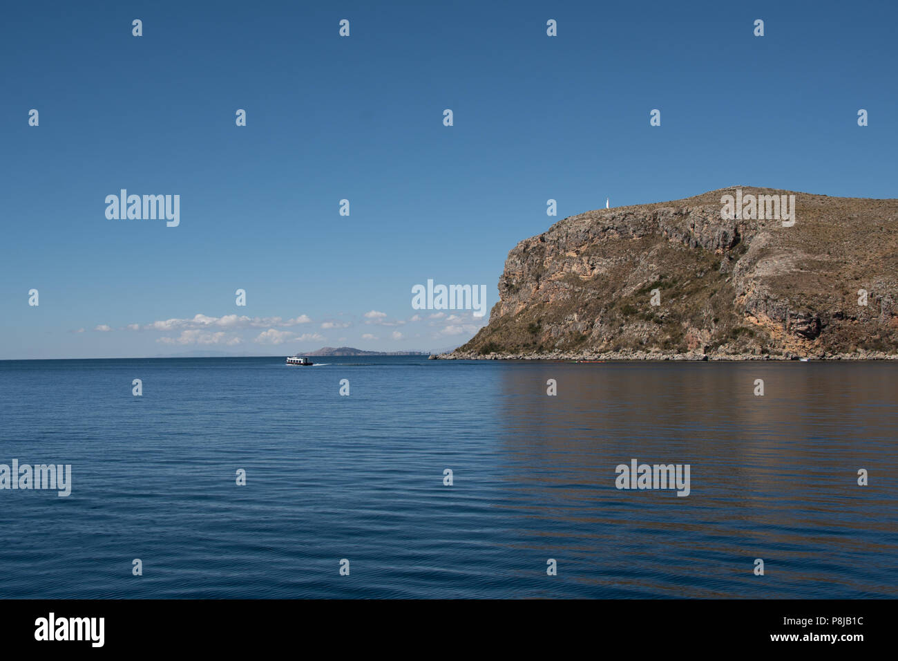 PERU SURAMERICANA lago ticaca Stock Photo - Alamy