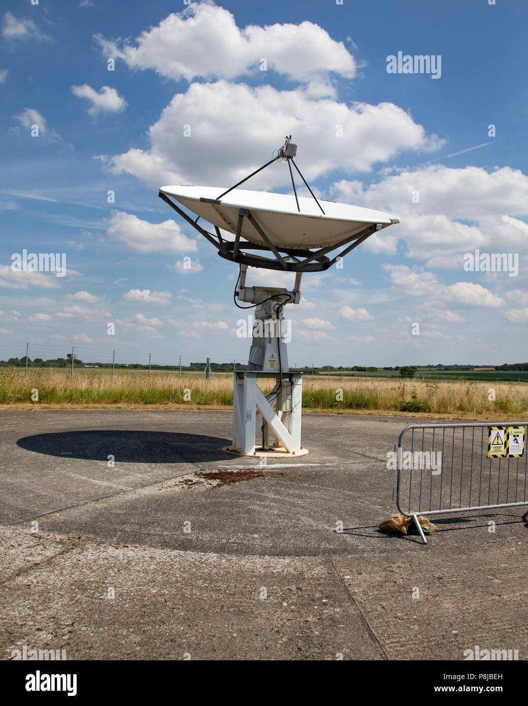 Radar antenna at Chilton Observatory Hampshire Stock Photo - Alamy