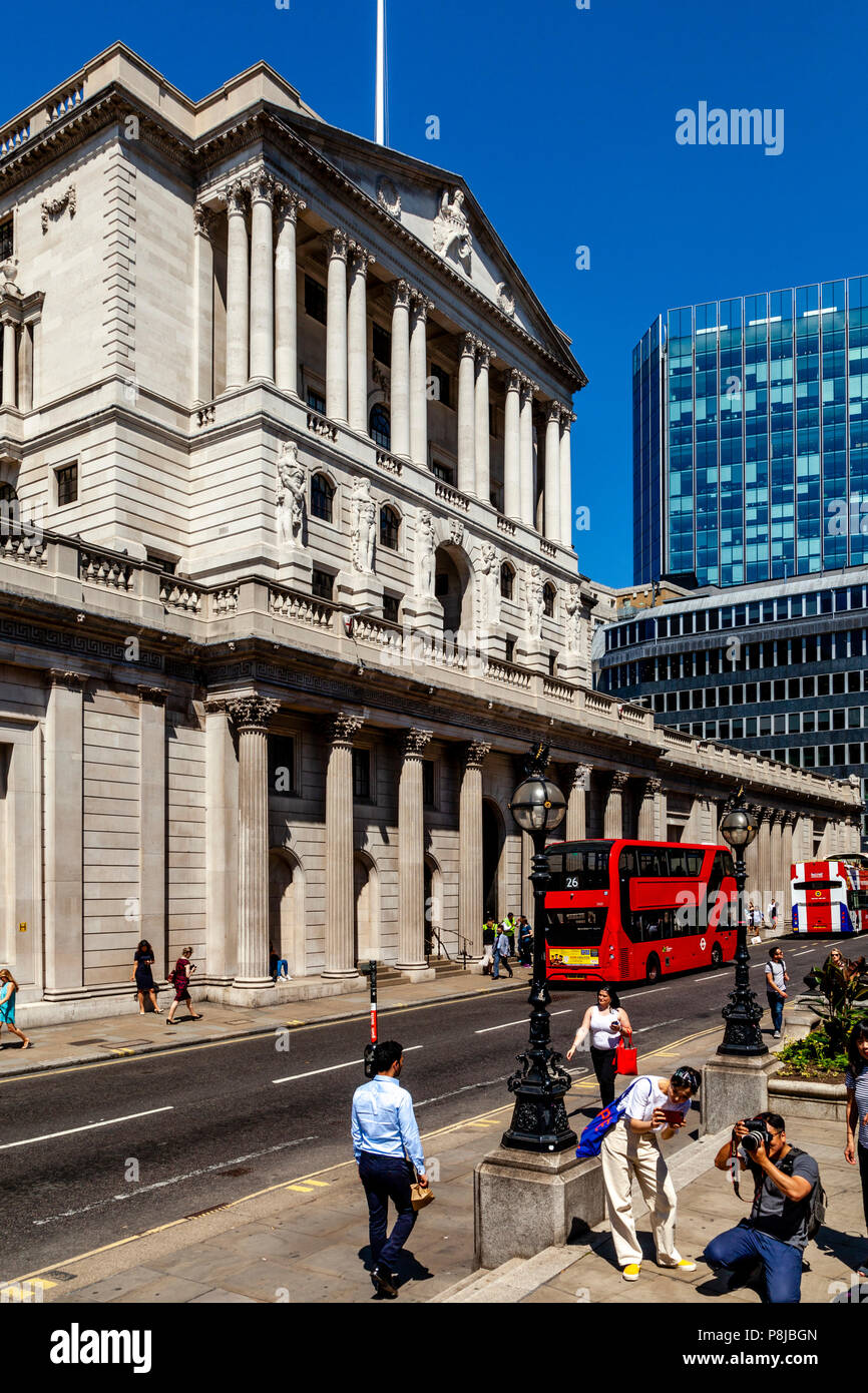 The old lady of threadneedle street st hi-res stock photography and ...