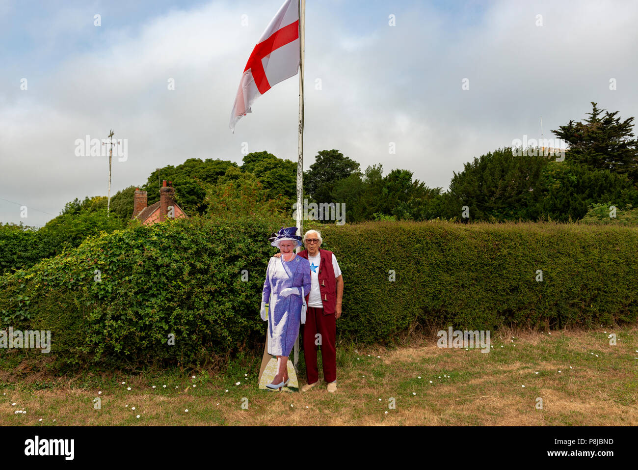 Cardboard cutout queen elizabeth hi-res stock photography and images ...