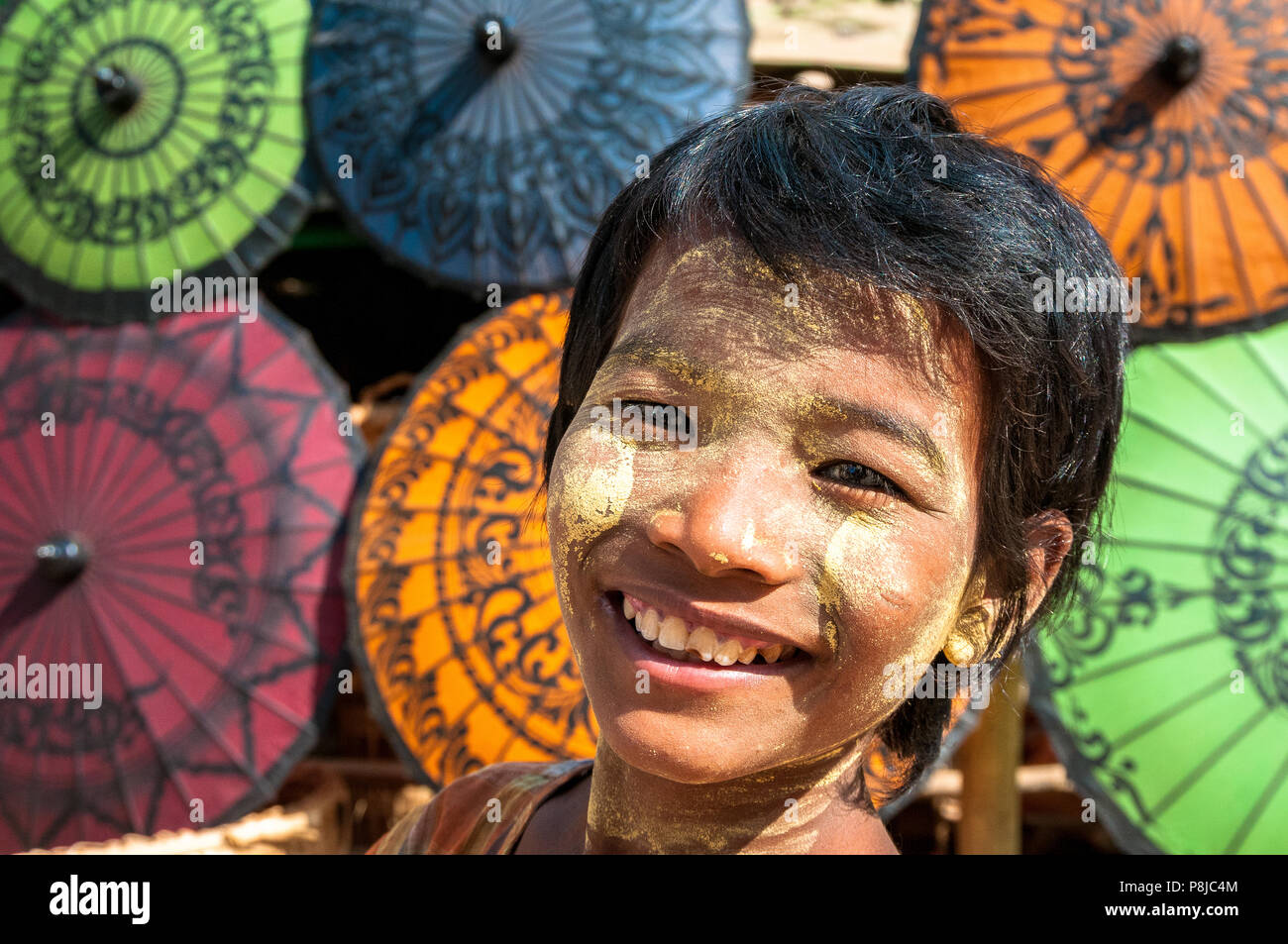 Young burmese girl wearing thanaka in her face Stock Photo - Alamy
