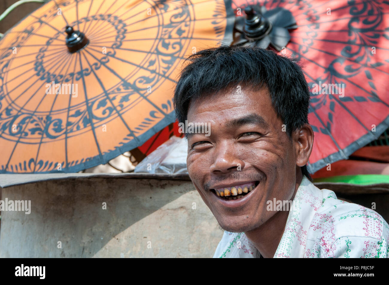 Big smile of burmese vendor Stock Photo - Alamy