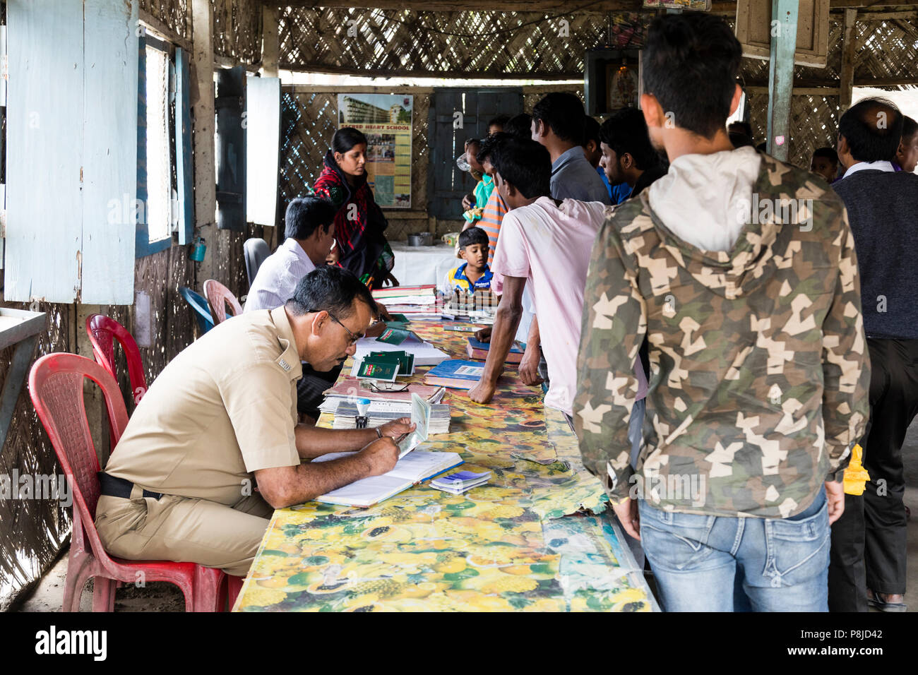 Burimari, Bangladesh, March 3 2017: Indian checkpoint in Burimari ...