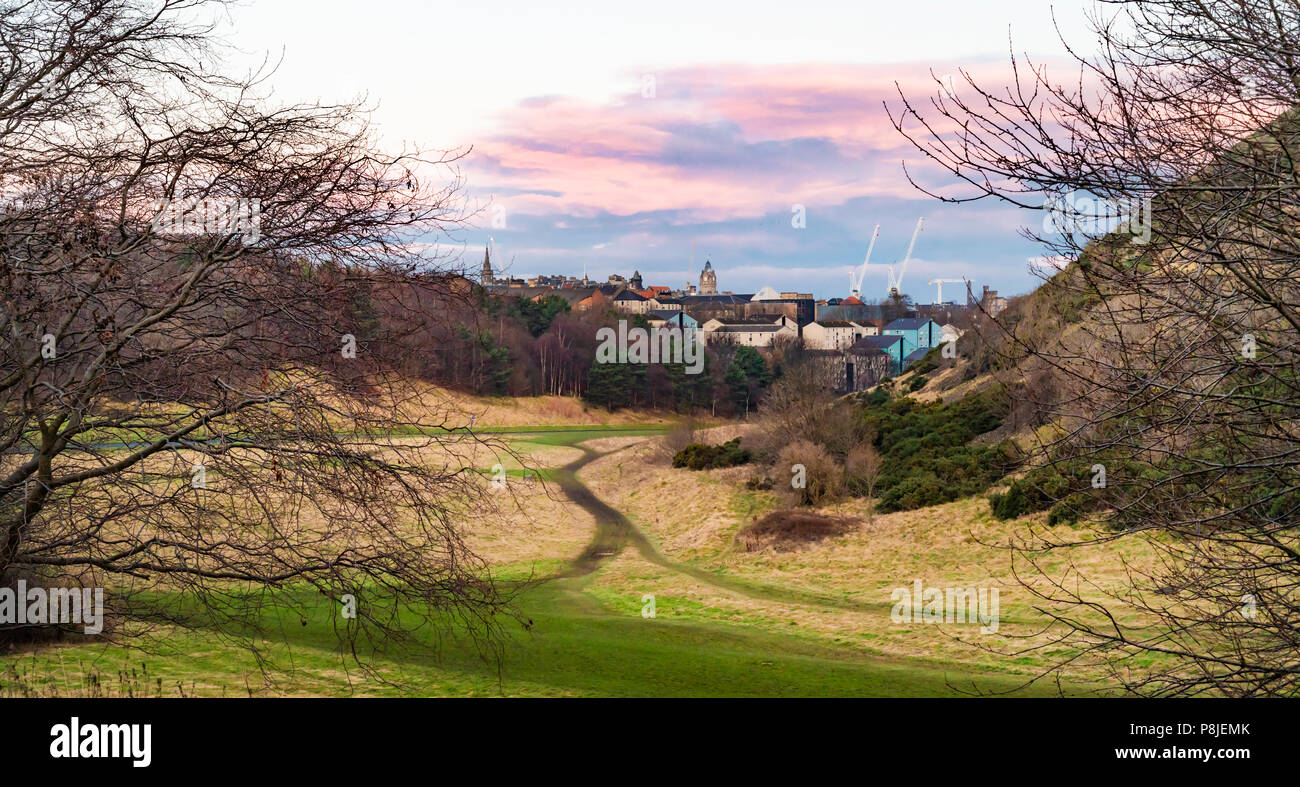 Landscape view of the city of Edinburgh and beautiful green hills Stock ...