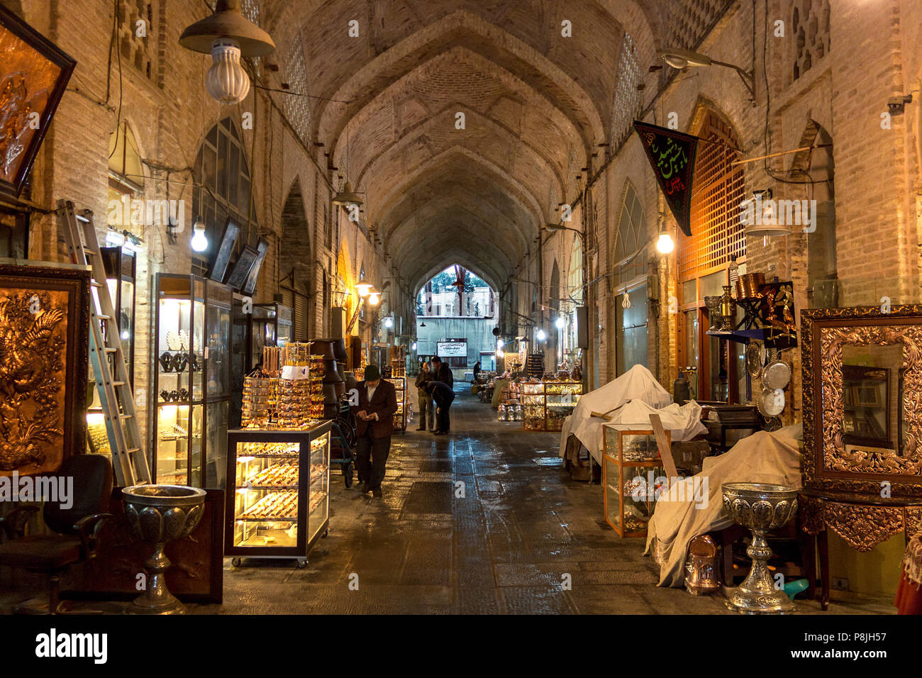 Isfahan market hi-res stock photography and images - Alamy