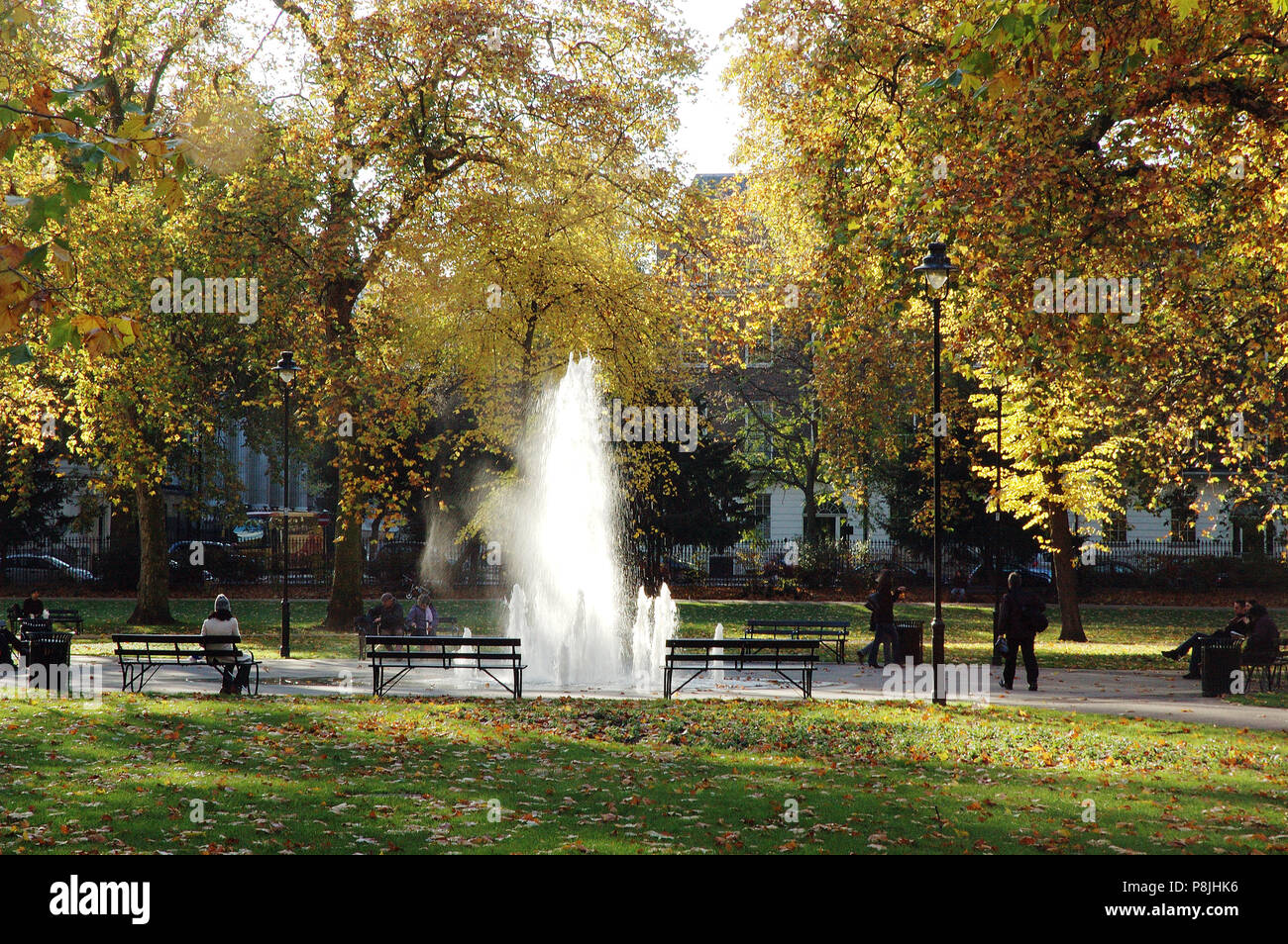 Russell square garden fountain hi-res stock photography and images - Alamy