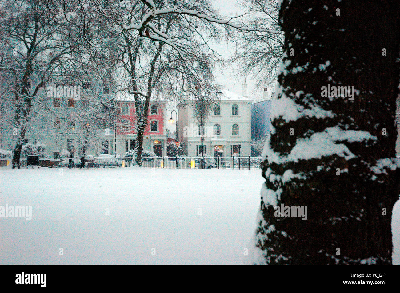 Snowy victorian london hi-res stock photography and images - Alamy