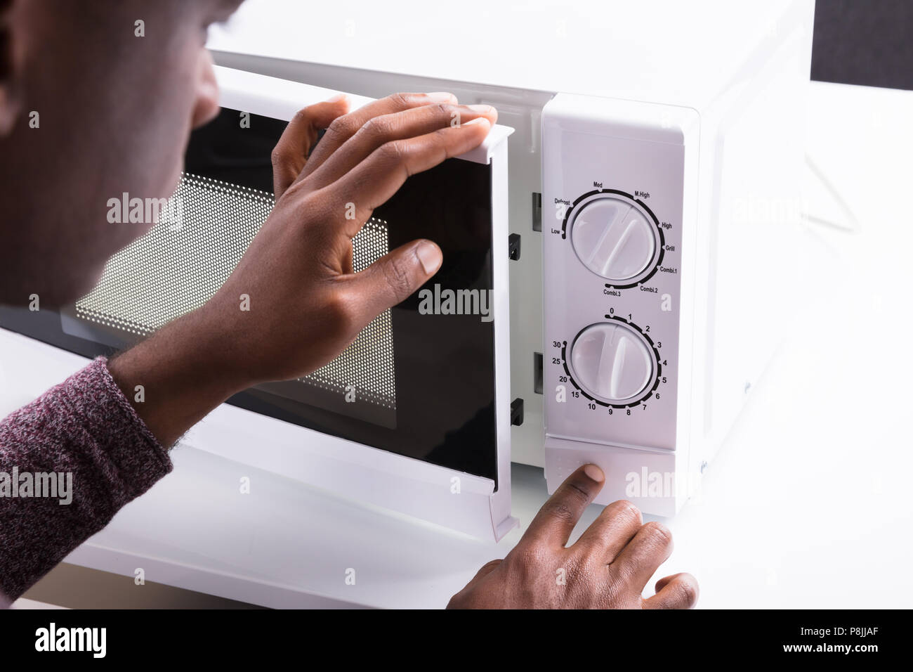 Person using microwave oven hi-res stock photography and images - Alamy