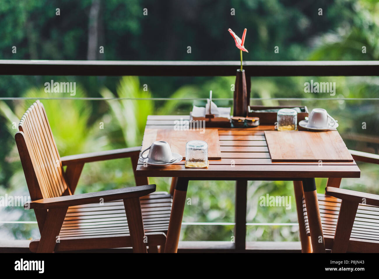 Empty hotel table top hi-res stock photography and images - Alamy