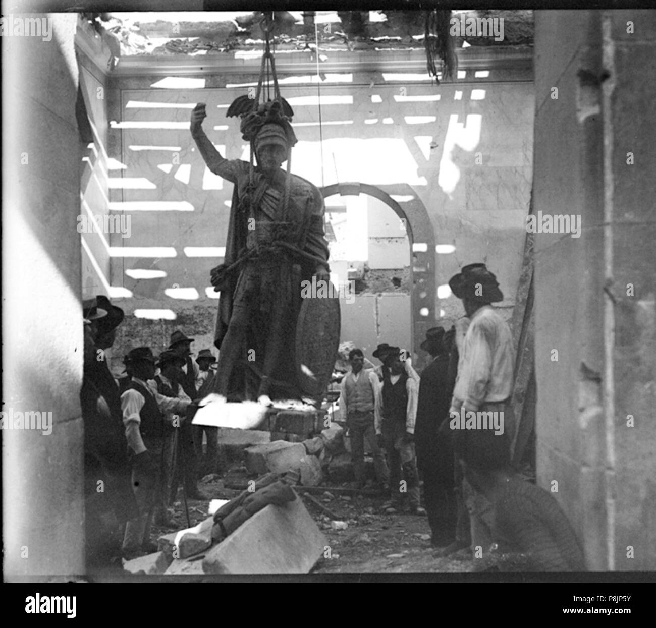 Estatua o porto hi-res stock photography and images - Alamy