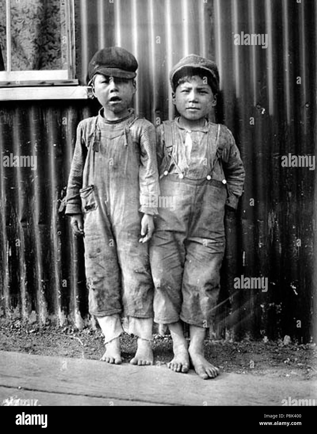 Two eskimo children hi-res stock photography and images - Alamy