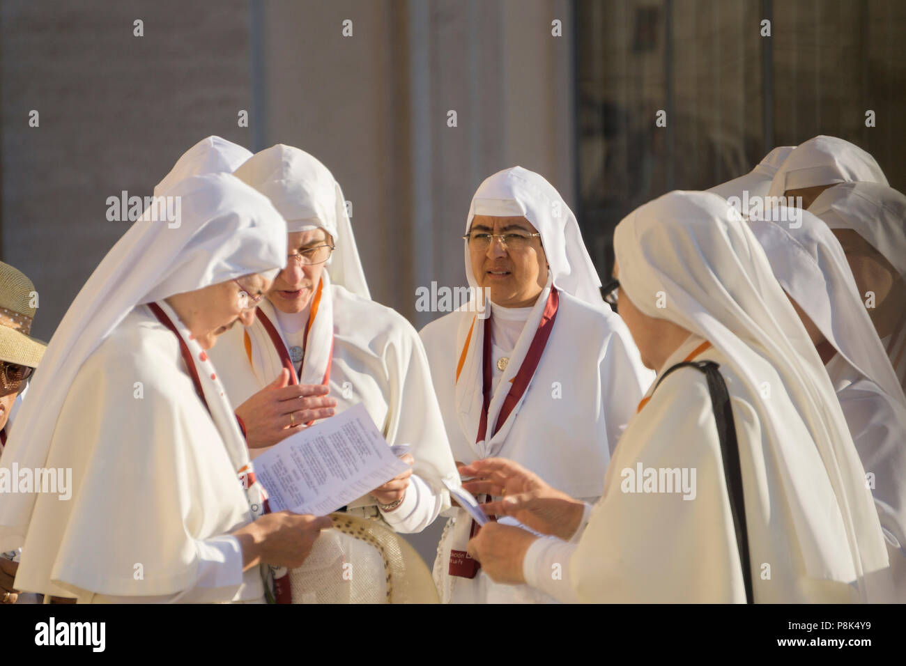 Group of nuns praying hi-res stock photography and images - Alamy