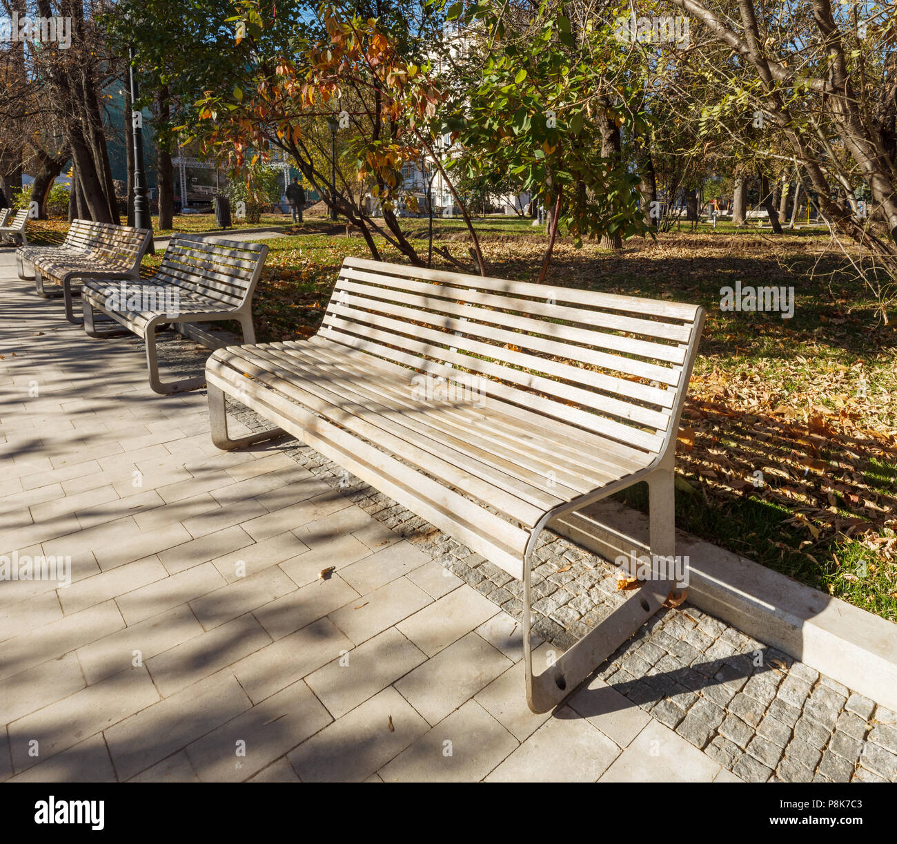 Empty bench in park Stock Photo - Alamy