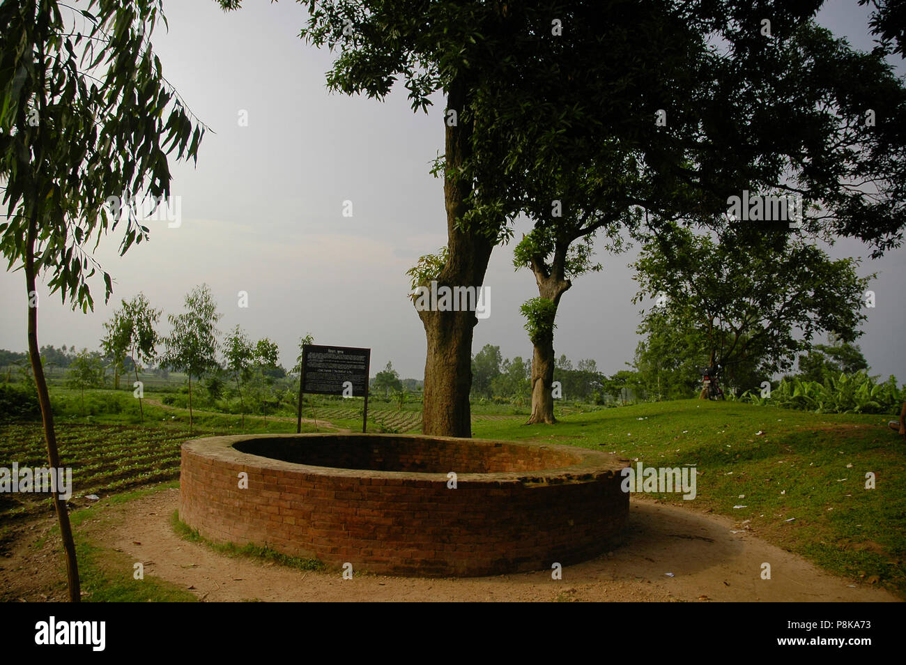 Jiat Kunda (well possessing life giving power) at Mahasthangarh in ...