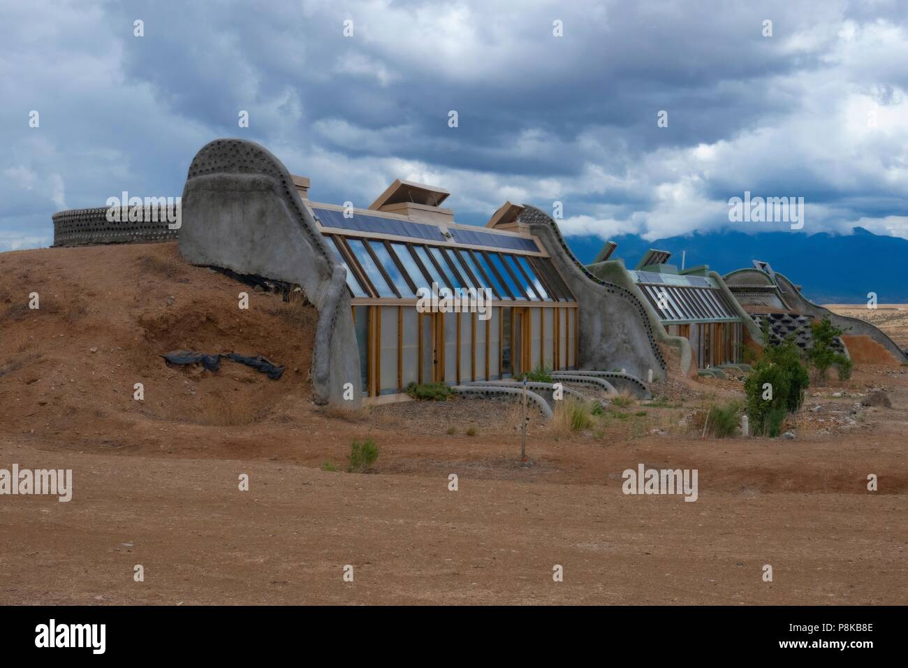 Earthship building architecture hi-res stock photography and images - Alamy