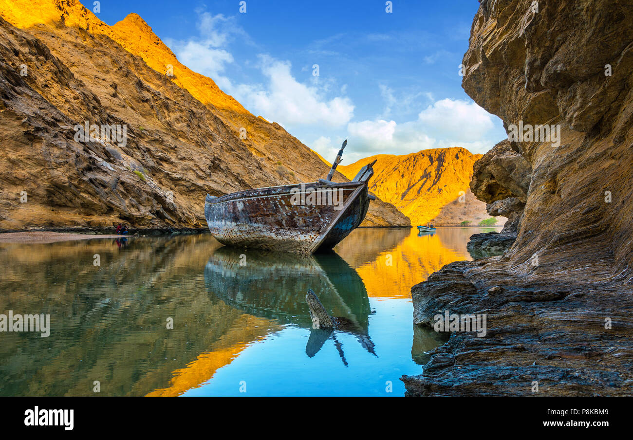 Oman wooden boat muscat hi-res stock photography and images - Alamy