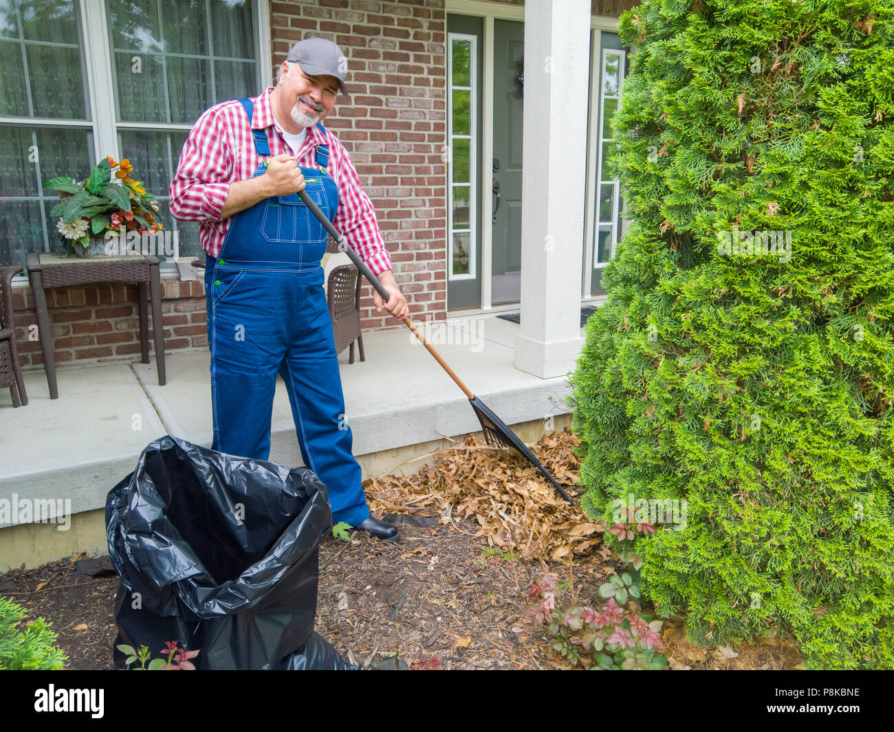 Happy gardener hi-res stock photography and images - Alamy