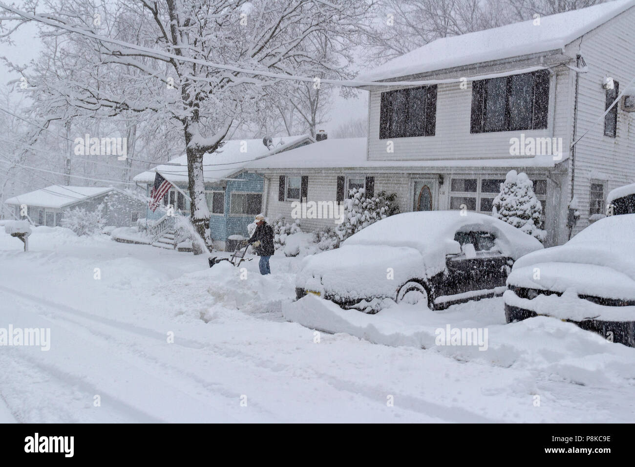 Shoveling driveway hi-res stock photography and images - Alamy