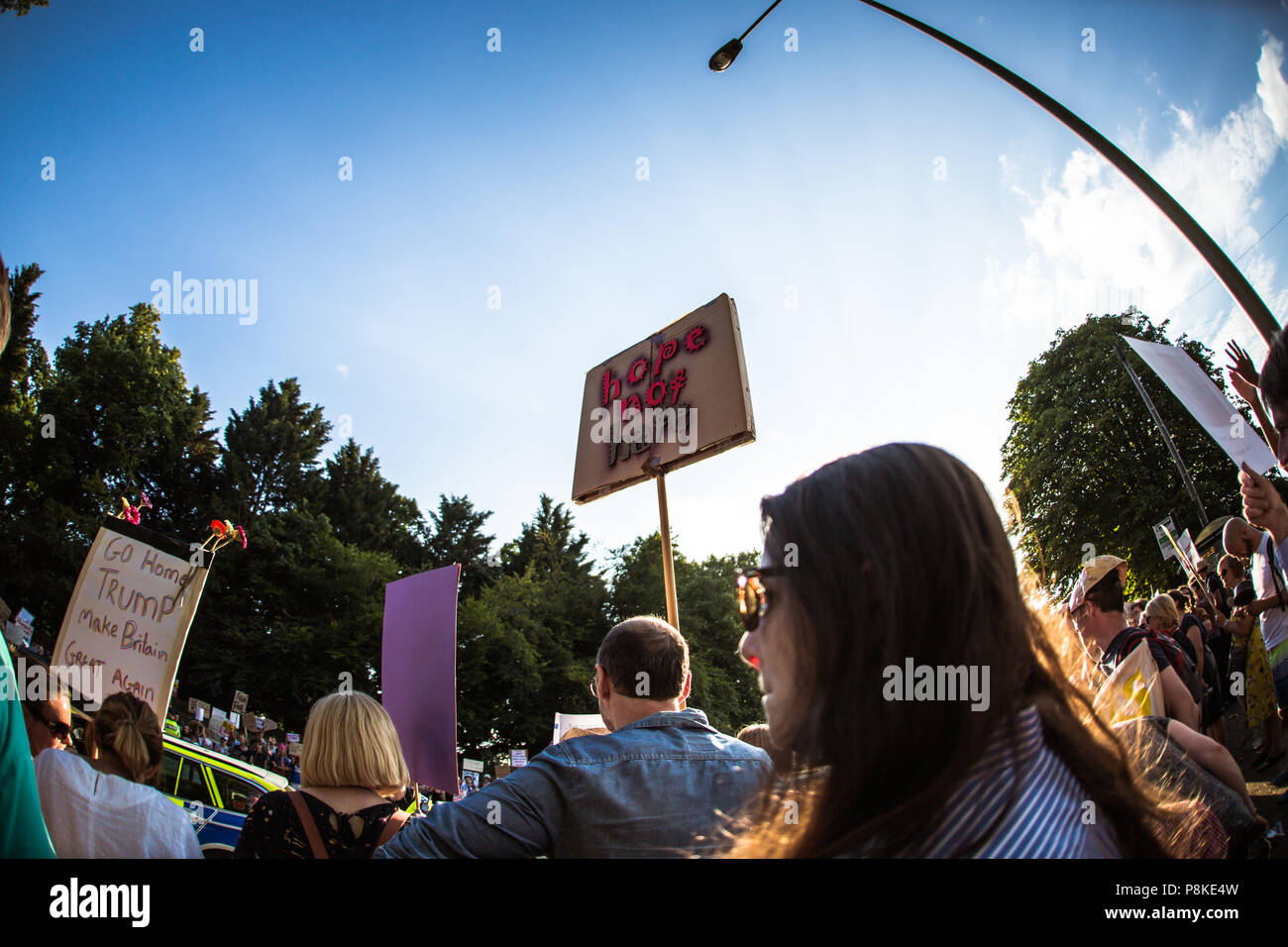 Angry crowds outside Blenheim palace protest against president Donald ...