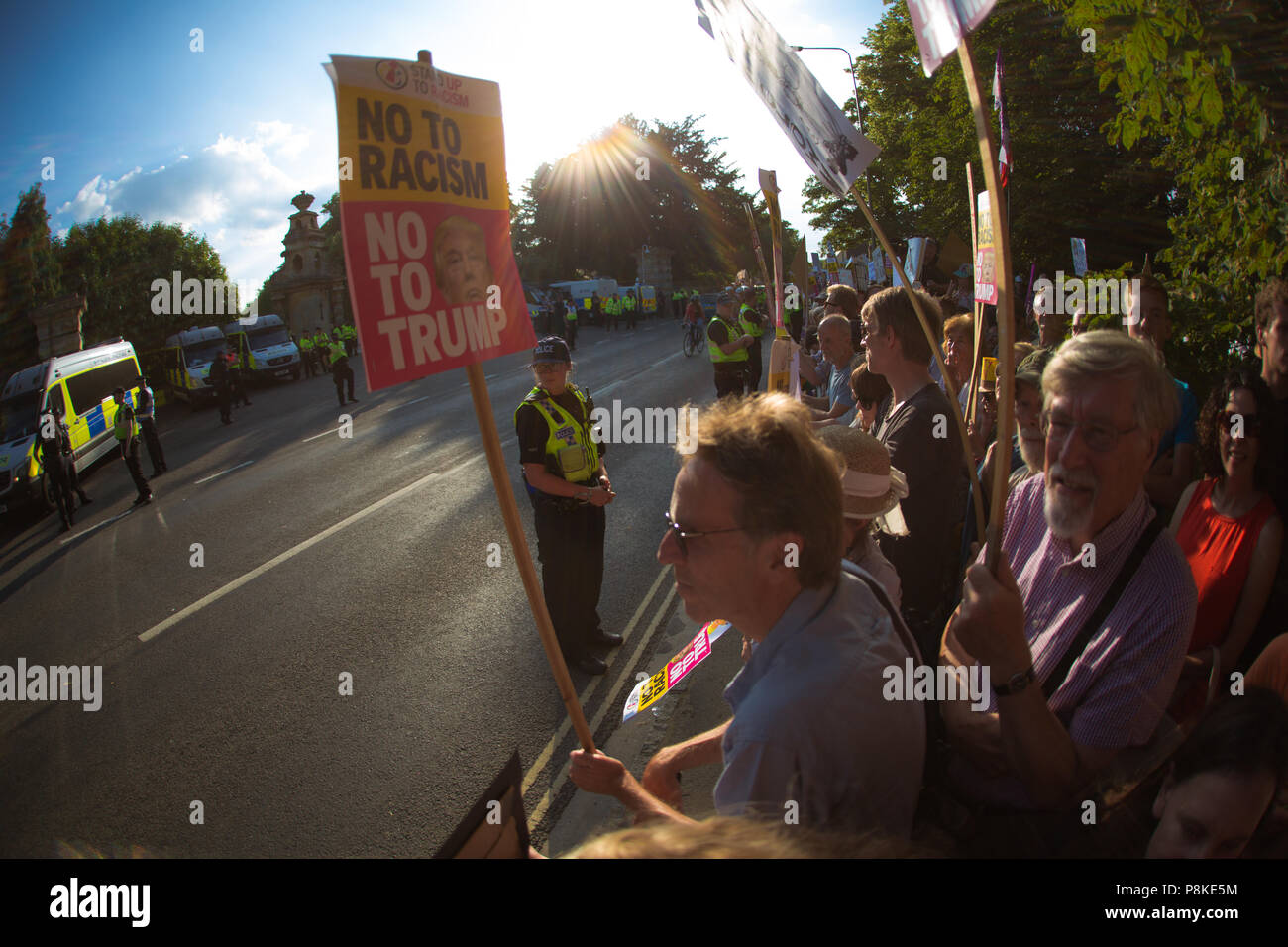 Angry crowds outside Blenheim palace protest against president Donald ...