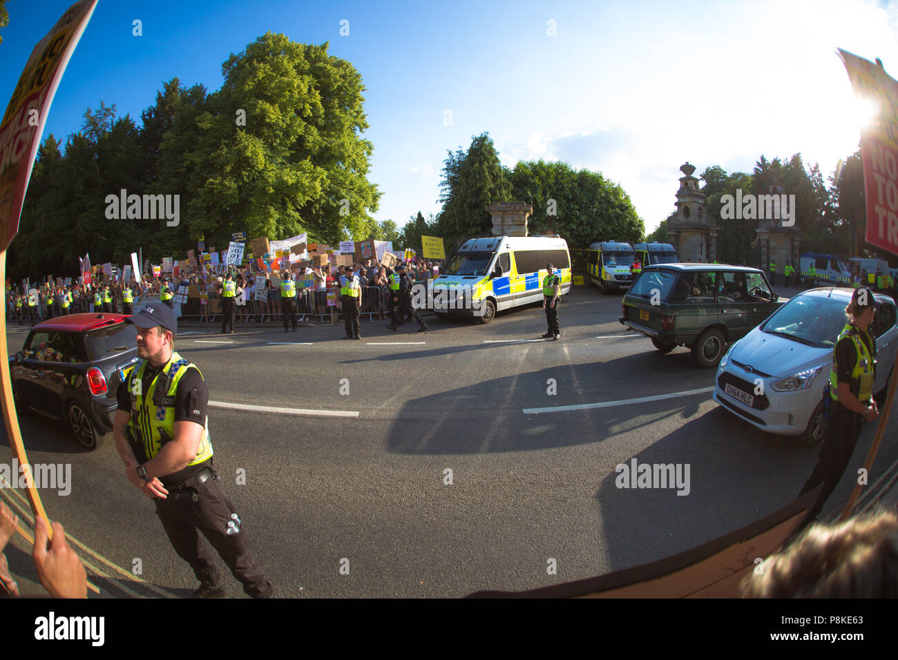 Angry crowds outside Blenheim palace protest against president Donald ...