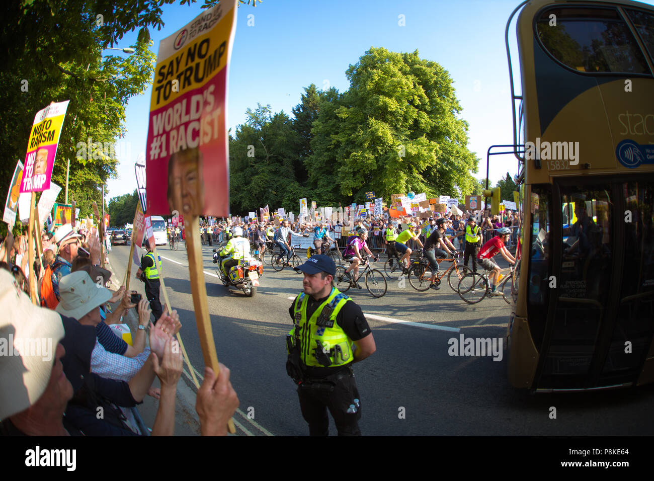 Angry crowds outside Blenheim palace protest against president Donald ...